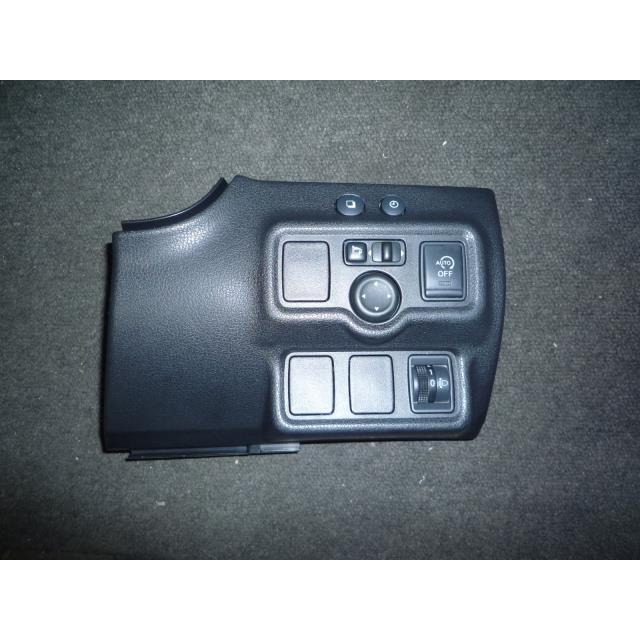 ノート DBA-E12 ドアミラースイッチ 純正品番25570-3VA1B 管理番号X3579 : 赤江解体 - 通販 - Yahoo!ショッピング