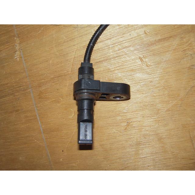 ムーヴ DBA-LA100S 左フロントABSセンサー 純正品番89543-B2040 ムーヴ DBA-LA100S 左フロントABSセンサー 純正品番89543-B2040