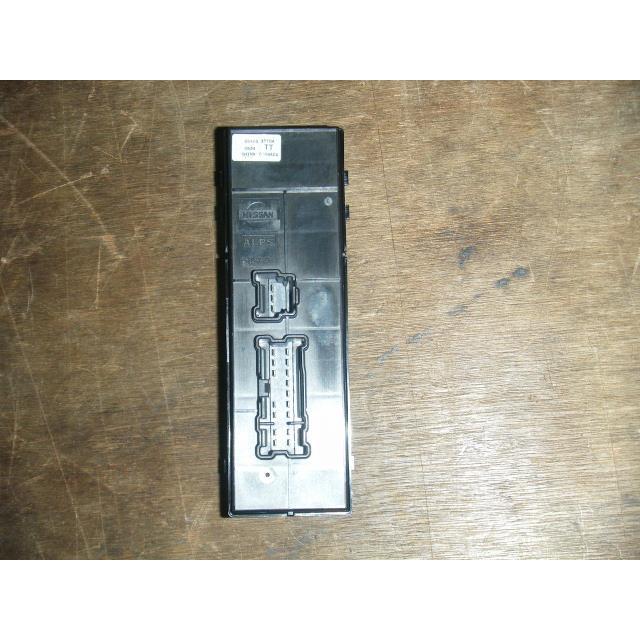 ジューク DBA-YF15 パワーウインドウスイッチ 純正品番25401-1TT0A 管理番号AA7405 : 赤江解体 - 通販 - Yahoo!ショッピング