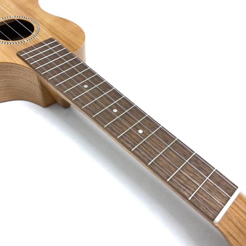 Famous FLS-11GC/ギグバッグ付 アメリカンチェリー ボディ ソプラノ ロングネック ウクレレ : さくら山楽器 - 通販 - Yahoo!ショッピング