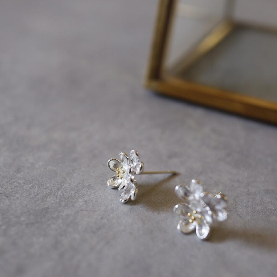 AJIRO ACCESSORY ピアス イヤリング レディース silver925 バイカラー 花 フラワー 華奢 ゴールド シンプル おしゃれ オフィス 女性 ajiro accessory ...
