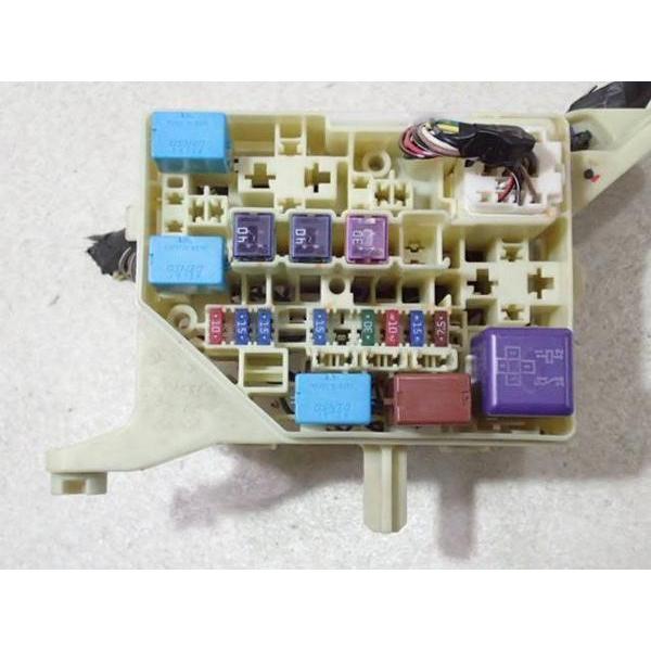 H20年 ラウム NCZ20 純正 エンジンルームヒューズボックス BOX リレー 中古 即決 : ALTECH PARTS 2号店 - 通販 - Yahoo!ショッピング