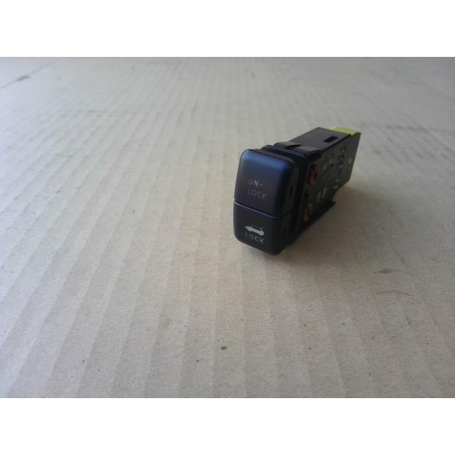 アルト E-CR22S リアゲート 37500-60F00 195124 : 有限会社尼岡産業ヤフーショップ - 通販 - Yahoo!ショッピング