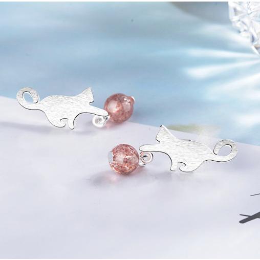 ピアス レディース 猫 ねこ ネコ ピンク 水晶 苺草 スタッド アニマル カワイイ 揺れる シルバー925 両耳2個セット アレルギー対応 ...