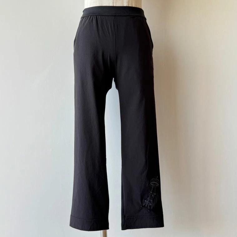 ALBEROBELLO 【40％OFF SALE】アルベロベロ(Alberobello)オレボレブラぶたさん＆くらげさん刺繍入り ストレッチパンツ（クロ）【2024 SUMMER ...