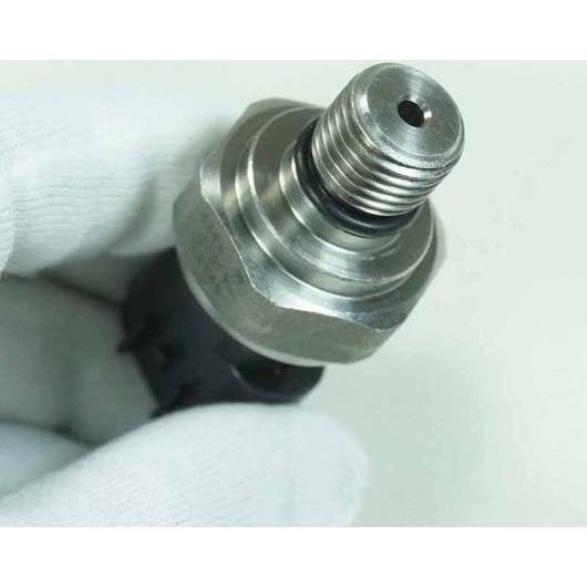 エンジン オイル プレッシャー センサー 89637-63010 8963763010 適用: トヨタ アルファード カローラ ヤリス IQ ...