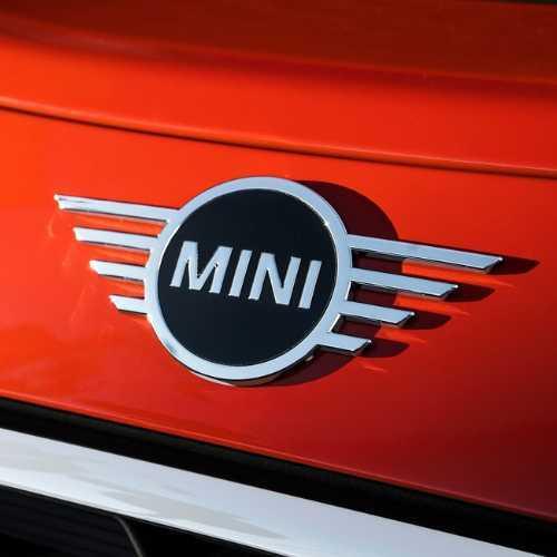 BMW MINI純正 エンブレム (フロント) (F55/F56/F57) : APdirect - 通販 - Yahoo!ショッピング