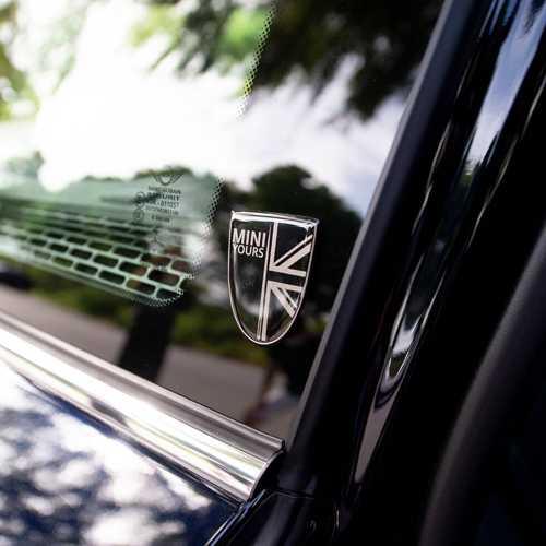 BMW MINI純正 "MINI YOURS" エンブレム : APdirect - 通販 - Yahoo!ショッピング