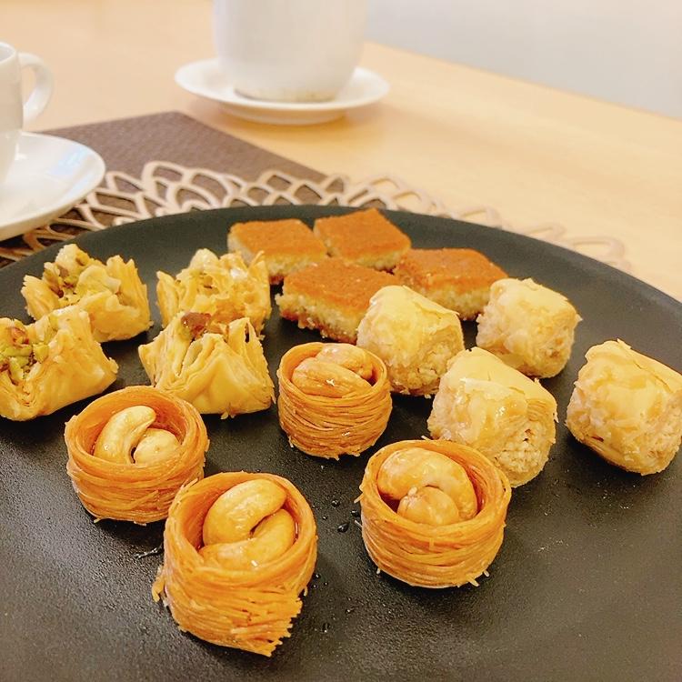 おいしい焼き菓子 バクラヴァ ミックス 215g アラビックスィーツ代表格の ナッツたっぷりパイ 菓子 バクラバ 4種類16個入り 送料無料 ...