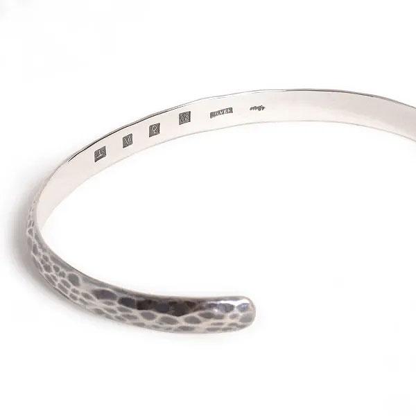 VIVIFY（ビビファイ） バングル VIVIFY Back Hallmarks Bangle / Hammered finish / Round メンズ 腕輪 ハンドメイド アクセサリー ...