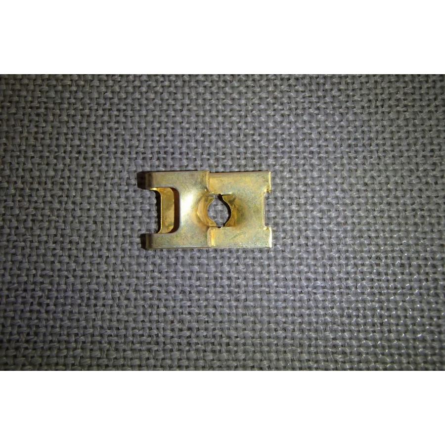 ランドローバー ディフェンダー クリップナット（サンバイザースクリュー他） 302532=79246 社外品 : 旭モータース - 通販 ...