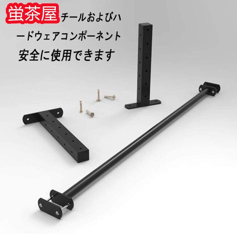 黒のプルアップバー壁に取り付けられた鋼製懸垂バー、天井、ホーム