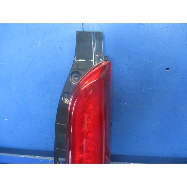 スペーシア DBA-MK32S 右テールランプ Z7T コイト 220-59294 35650-81M01 : as-shop3 - 通販 ...