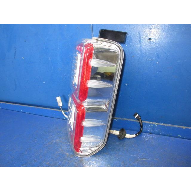 ピクシスメガ DBA-LA700A 右テールランプ W24 トウカイ 20518 81550-B2720 : as-shop3 - 通販 - Yahoo!ショッピング