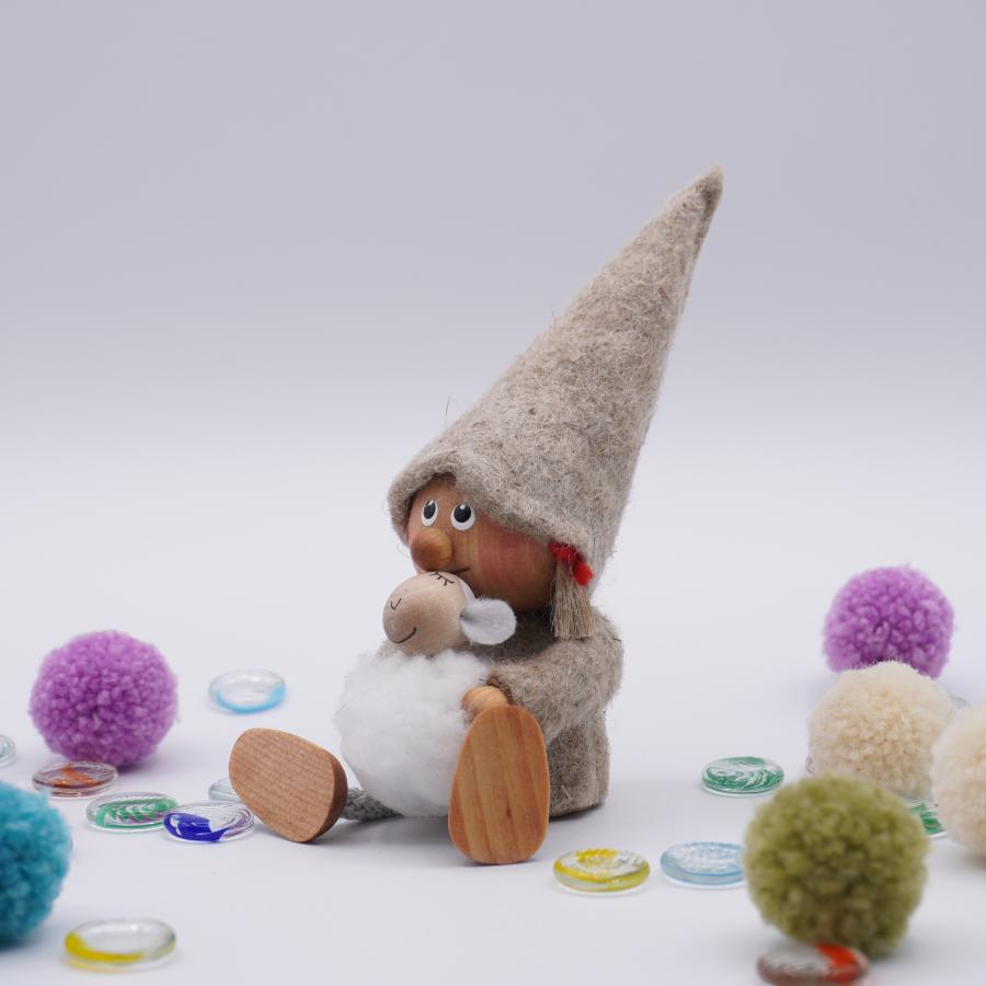 681 エストニア/ハンドメイドフィギュア 妖精女の子 : attic - 通販 - Yahoo!ショッピング