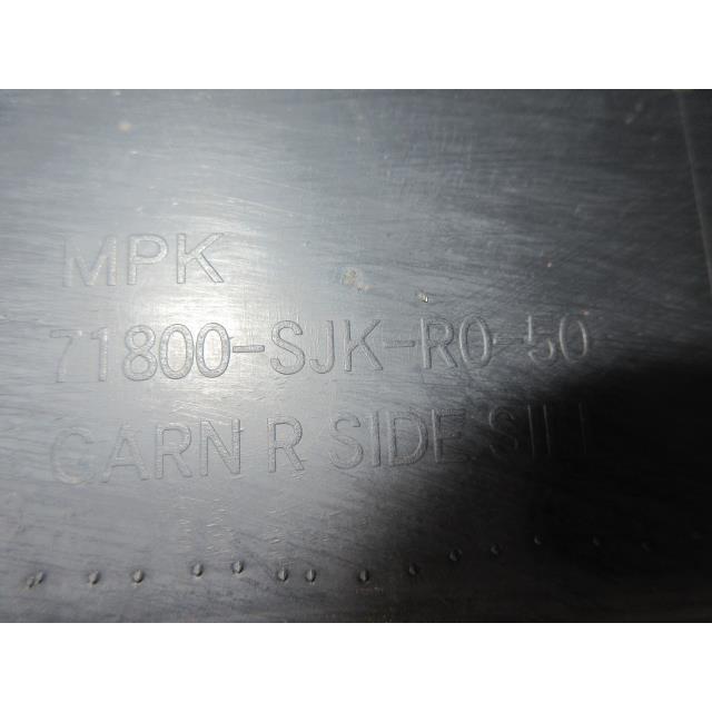 エリシオン DBA-RR1 右サイドステップ NH683P 71800-SJK-R01ZE 429926 :221019000113700:オート商会 - 通販 - Yahoo!ショッピング