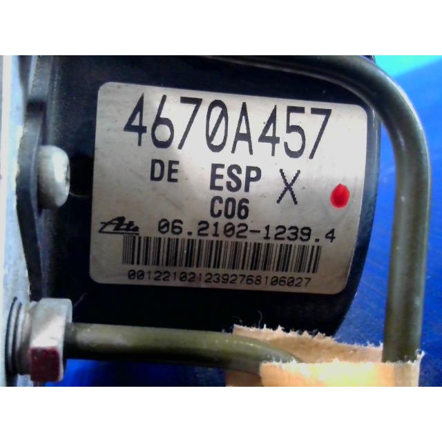 アウトランダー DBA-CW5W ABSユニット X42 4670A458 440841 : オート商会 - 通販 - Yahoo!ショッピング