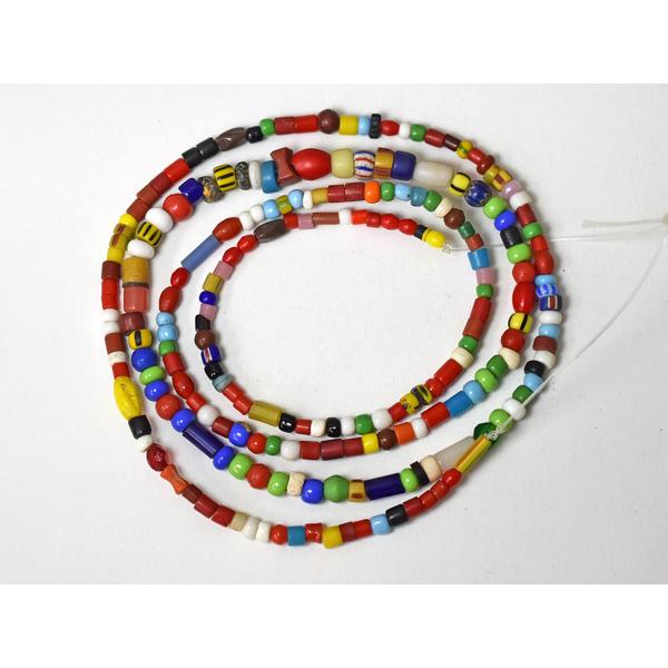 わくわく とんぼ玉★クリスマス中小粒ビーズ一連セミロング トンボ玉 蜻蛉玉 アンティークビーズ【2110】【J21001】 : ビーイスト ...