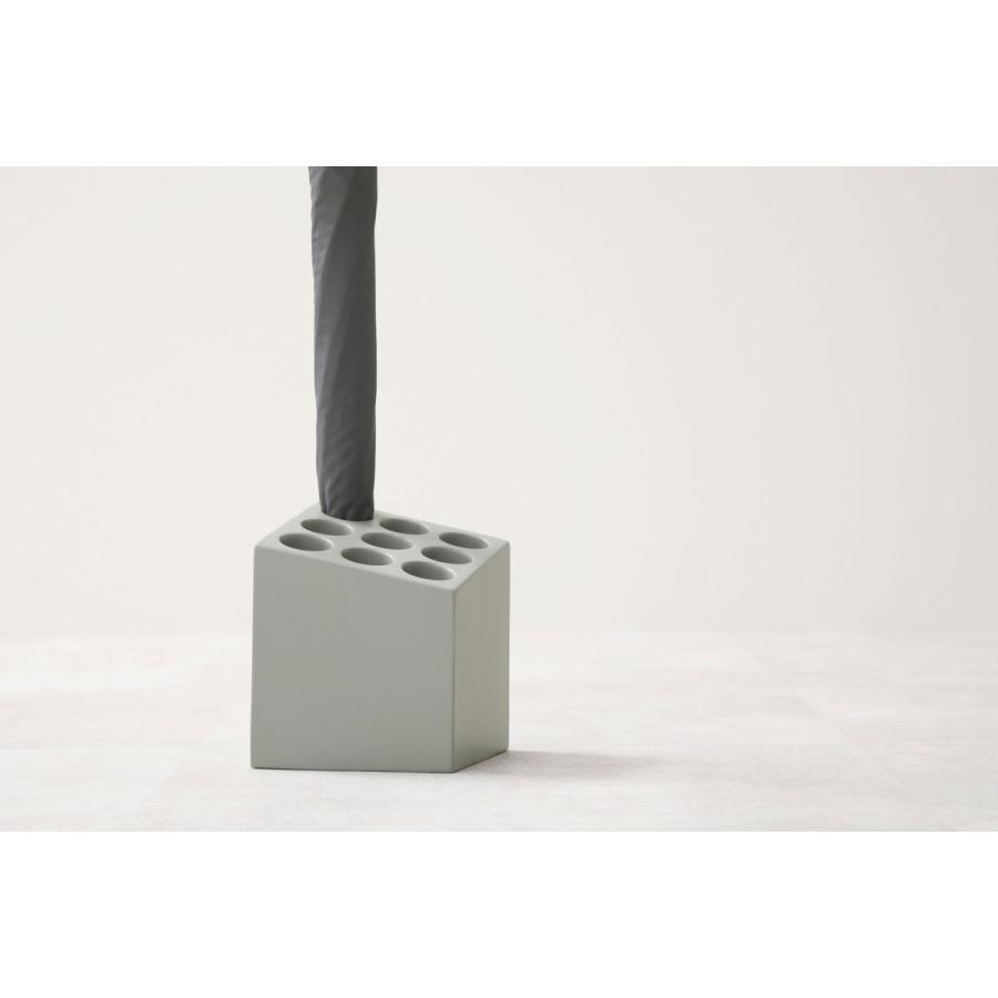 傘立て イデアコ アンブレラスタンド CUBE matt 傘たて 傘スタンド ideaco キューブ マット 9本挿し モスグリーン : BACK - 通販 - Yahoo!ショッピング