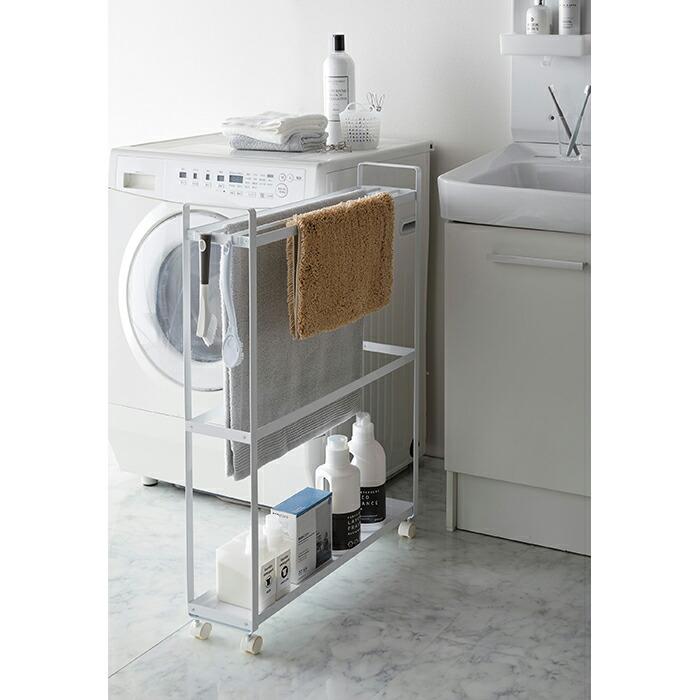 山崎実業 収納付きバスタオルハンガー タワー tower トレイ シェルフ トレー 便利 おしゃれ スポンジ ボトル ブラシ 洗面器 ホワイト ブラック 4292 4293 ...