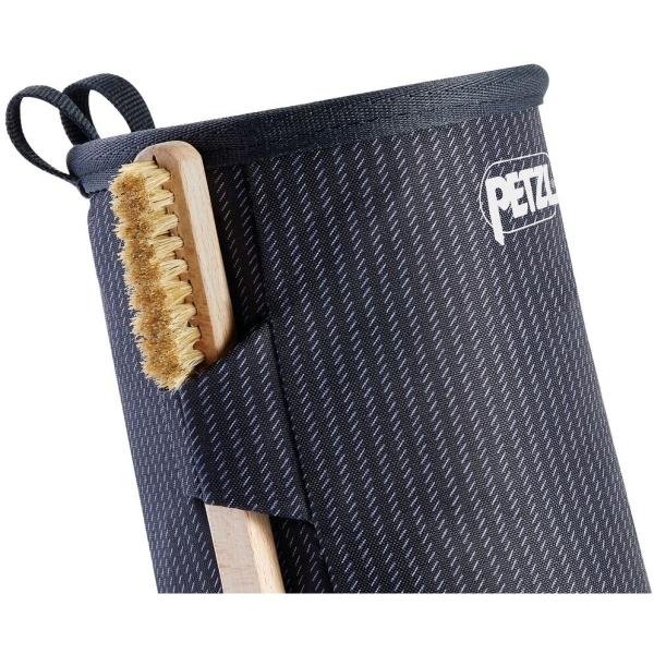 PETZL ペツル バンディ (S038BB) ／ チョークバッグ クライミング ボルダリング 腰付け型 ウエスト シリンダー型 ブラシホルダー 普段使いの小物入れにも : アウトドアショップ ...