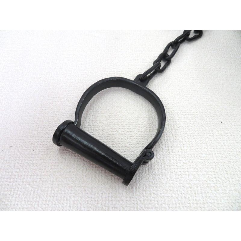 鉄製 鉄球付きシングルハンドカフ 手錠 鍵 カギ 錠前 黒 牢屋 牢獄 囚人 撮影 小道具 中世 ヨーロッパ 西洋 アンティーク single handcuff : B&E ZIPANG ...