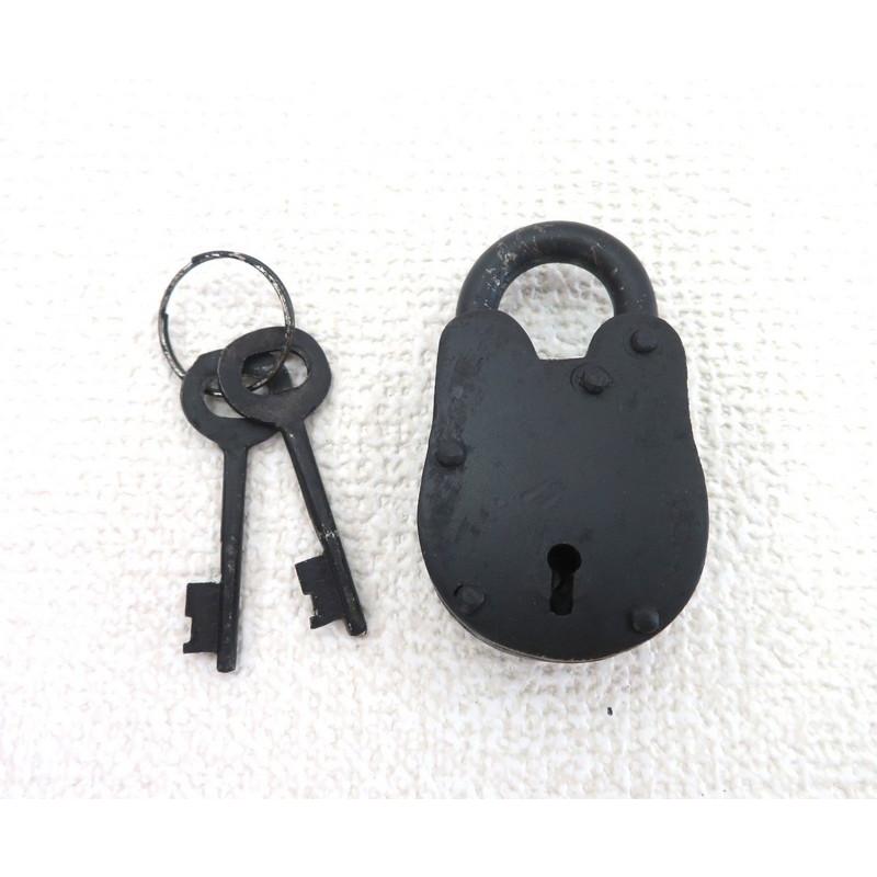 鉄製 南京錠付きハンドカフ 手錠 手枷 黒 牢屋 牢獄 囚人 撮影 小道具 中世 ヨーロッパ 西洋 アンティーク Handcuff with Padlock : B&E ZIPANG - 通販 ...