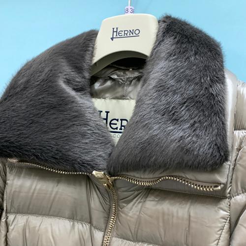 ヘルノ アウター Elisa ファー付きダウンコート レディース ブラック トープ PI0650DIC12017 HERNO Gift :PI0650DIC12017:インポートショップ ...