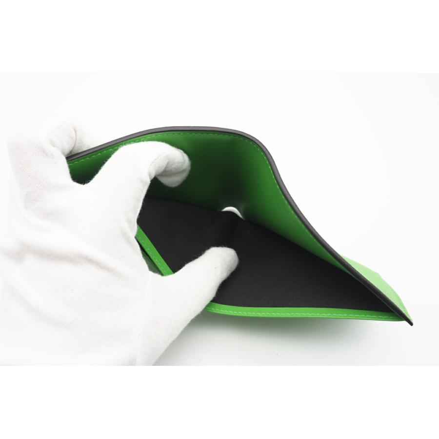 ☆安心の3大保証☆ Aランク ≪FENDI フェンディ/二つ折り財布≫ 7M0169