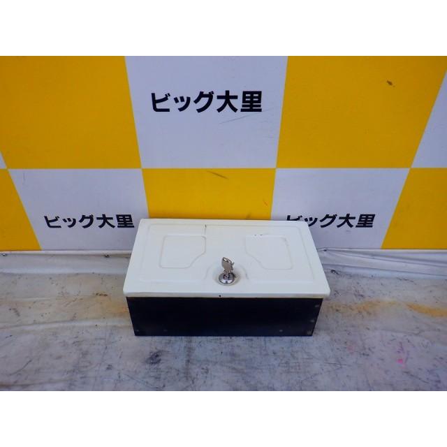 ニッサン クリッパー 工具箱 H22 U71T : ビッグ大里 中古パーツ - 通販 - Yahoo!ショッピング