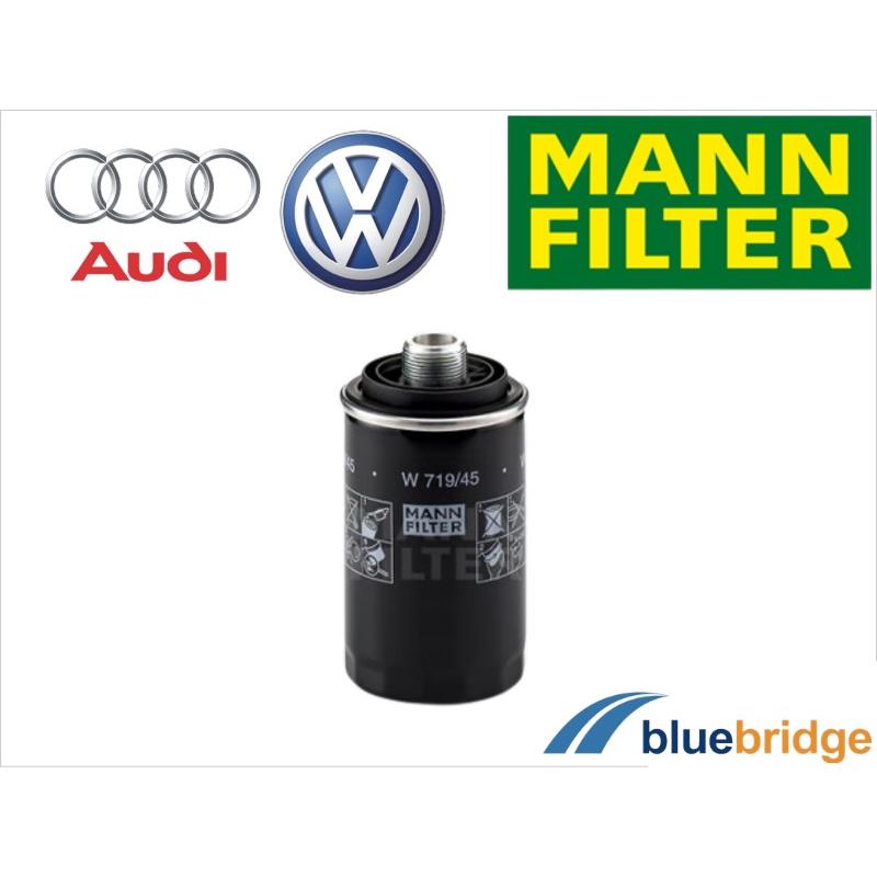 MANN-FILTER 新品 アウディ A3 8P A4 B8 8K TT 8J 1.8TFSI 2.0TFSI オイルフィルター ...