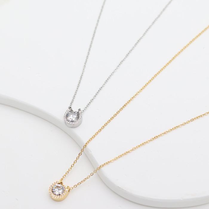 BLUE LEAF 馬蹄 ホースシュー ネックレス サージカルステンレス CZダイヤ あずき 金属アレルギー対応 k18コーティング ペンダント トップ お守り ラッキー : BLUE ...