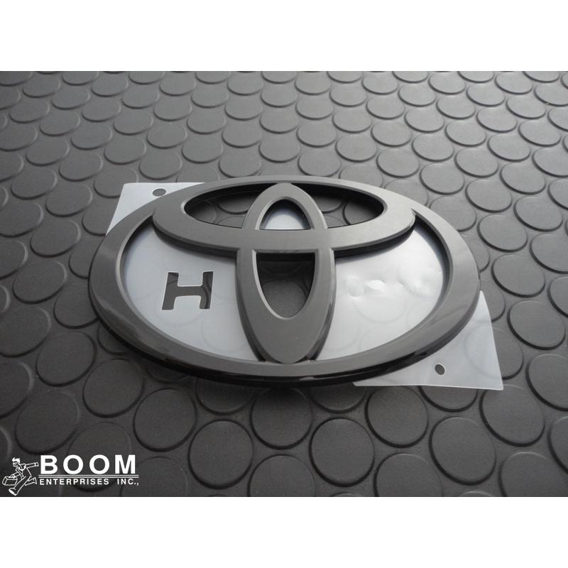 トヨタ純正パーツ リア トヨタマーク ブラック（艶あり）トヨタ ヤリスクロス 特別仕様車 Z “URBANO”（ウルバーノ） : BOOM ...
