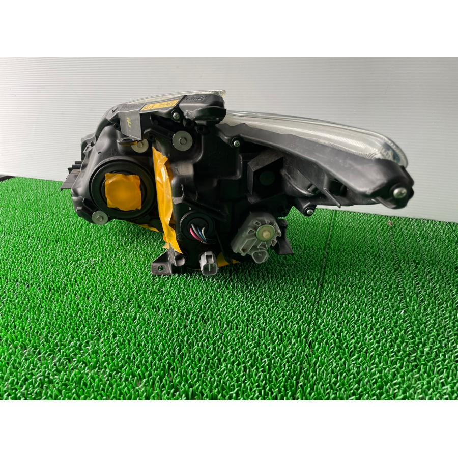 【即決】送料込 透明感有 プリウス ZVW30 後期 ヘッドライト ランプ 右 キセノン HID 81145-47411 コイト 47-52 ...