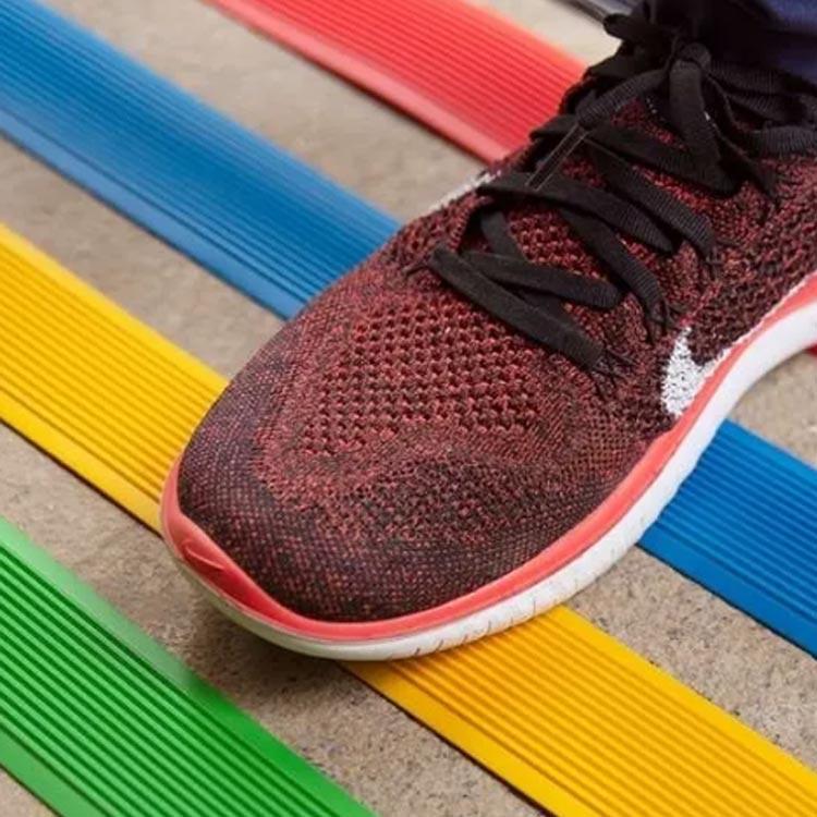 階段滑り止め シート 幅3cm 長さ10m 階段すべり止め 粘着シート 貼るだけ 固定 強力 ズレない 階段 転倒防止 事故防止 階段マット : ブリッジブリッジ - 通販 - Yahoo ...