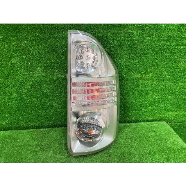 トヨタ ヴォクシー ZRR70W テールランプ 右 ライト 運転席側 81551-28541 : Buddy Parts Store - 通販 ...