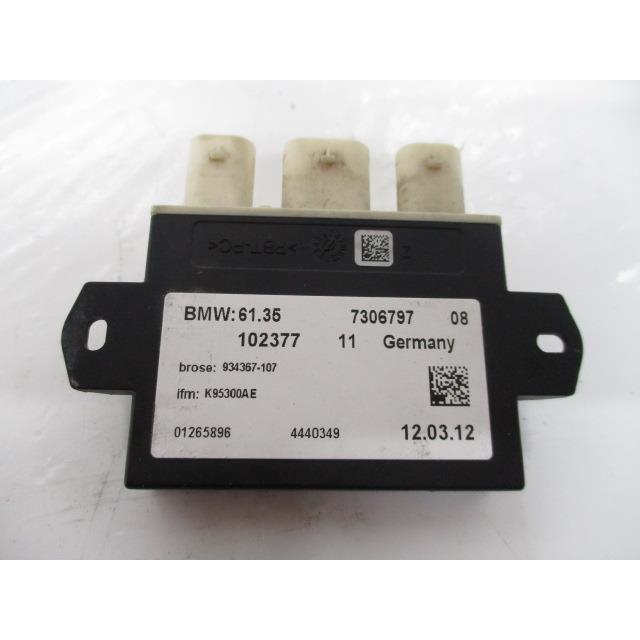 2012年 BMW 320i 3B20 F30 (8)スマートオープナーコンピューター 934367-107 61.35730679708 ...