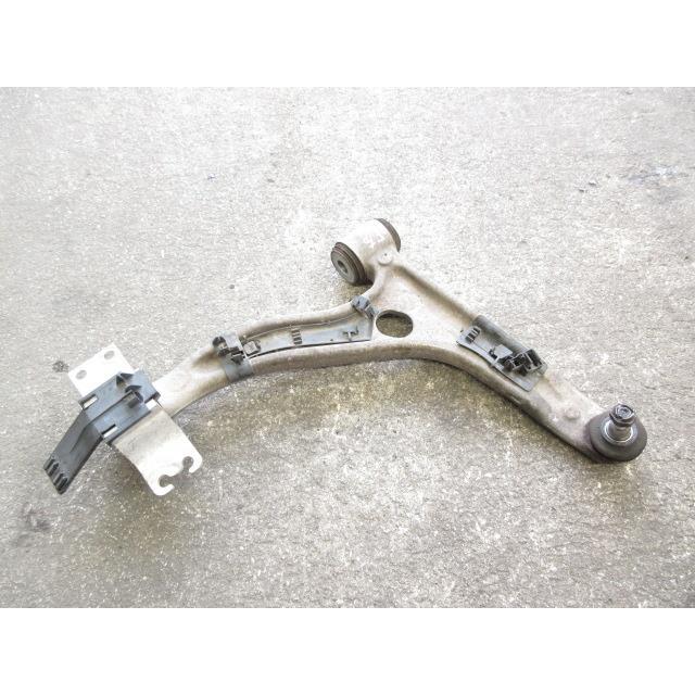 28年 ベンツ 176042 A180 W176 右Fロアアーム A2463304800 199175 4696 : ぶひん屋 ヤフーショップ ...