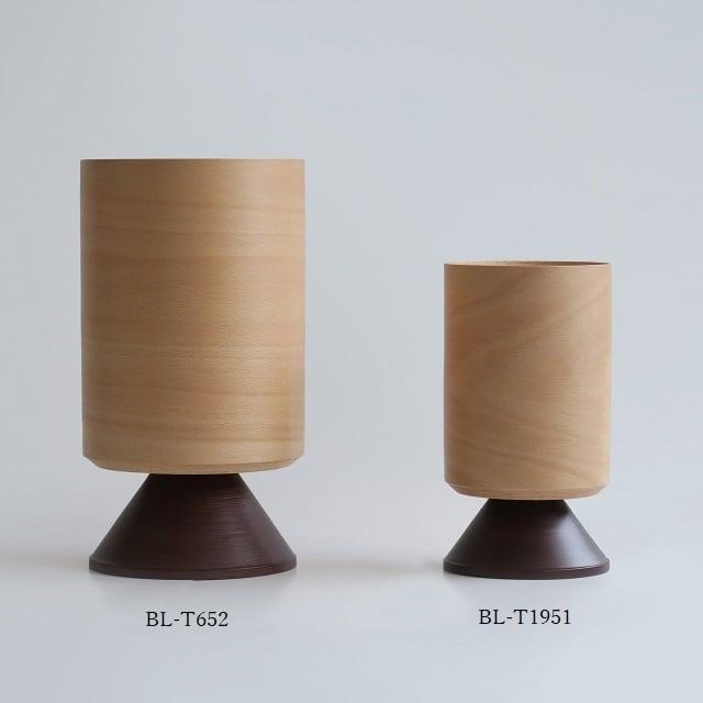 BUNACO ブナコ製の円筒形テーブルランプ 3%OFF ライトを通してシェードの木目模様は透き通るように紅く浮かび上がり幻想的 BL-T1951 : ブナコセレクトYahoo!店 - 通販 ...