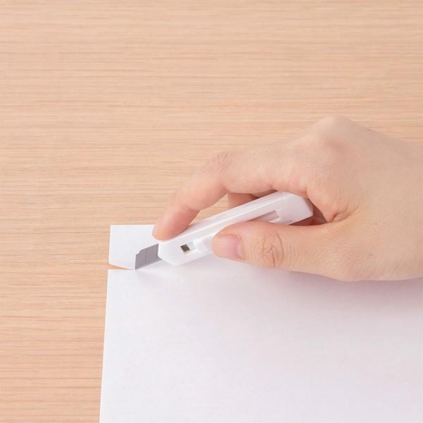 MIDORI（ミドリ） XS カッター (白) : 文具通販 ブンドキ.com Yahoo!店 - 通販 - Yahoo!ショッピング