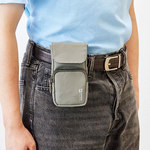 【全3色】LIHIT LAB.（リヒトラブ）／SFJ×LIHIT LAB. フォンポーチ（A-3204）スマートフォン収納 ナスカン、ゴムバンド SURFRIDER FOUNDATION :A ...