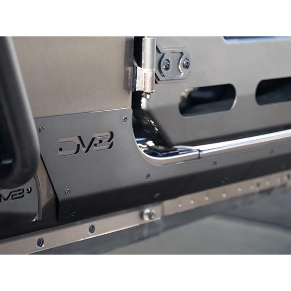 DV8 OFFROAD 正規品 ロックスキン サイドシルガード サイドシルカバー 左右セット ロゴ入 スチール製 マットブラック ジープ JL ...
