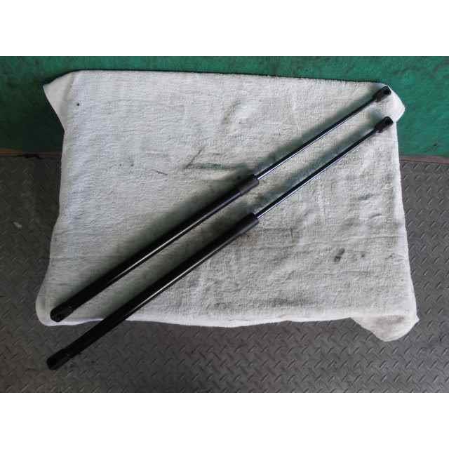 VW ニュービートル GH-9CBFS バックドアダンパー LB1B 022588 : : くるまのリサイクルヤフーショップ - 通販 ...