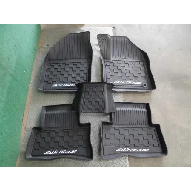 C-HR C−HR DBA-NGX50 フロアマット 070 023422 -b : くるまのリサイクルヤフーショップ - 通販 - Yahoo!ショッピング