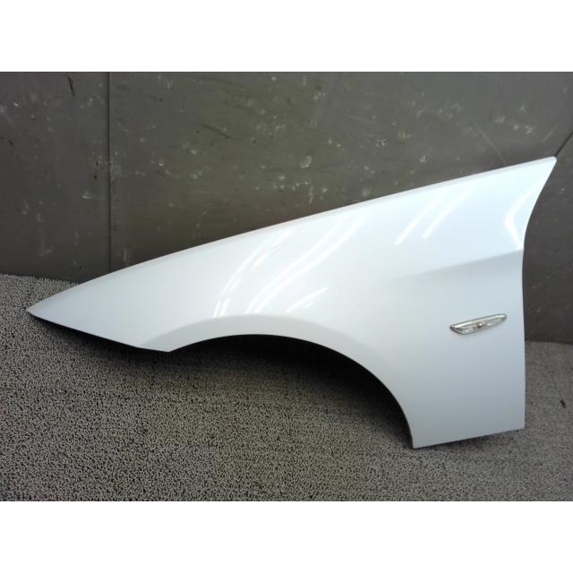 2105211・BMW E90 320I 3シリーズ VA20 75644km 【F左フェンダー】 300 白色 助手席フェンダー ...