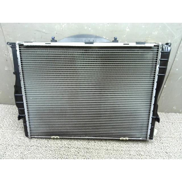 2105211・BMW E90 320I 3シリーズ VA20 75644km 【ラジエーター】 ラジエータ 電動ファン付 (91256303 ...