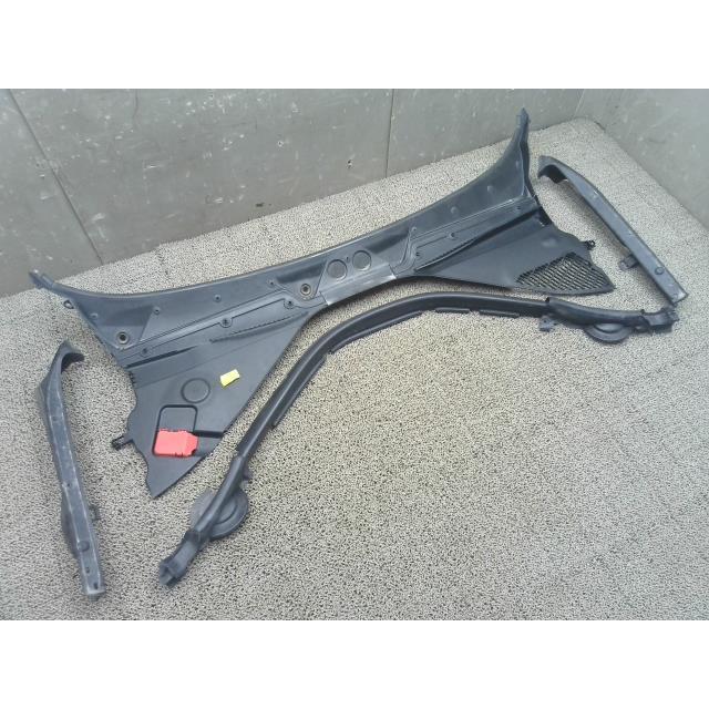 2310181 4850・BMW 1シリーズ 1A16 F20 ターボ車 475 黒色 【カウルトップパネル】 検査済 51717240679 ...