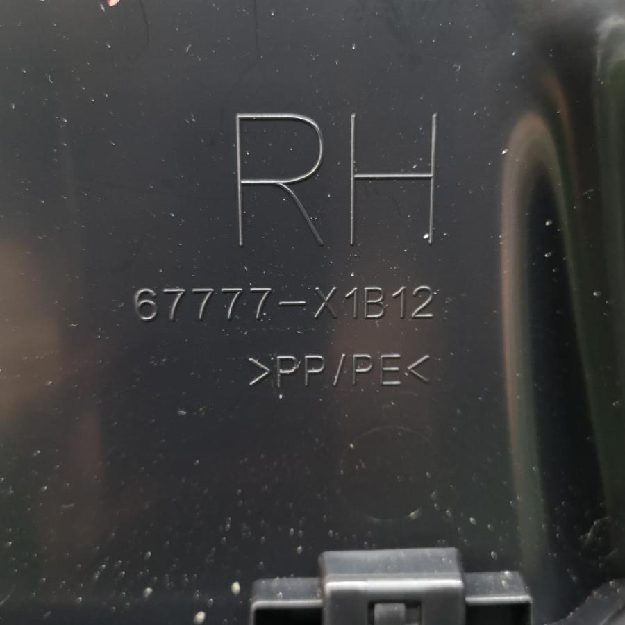 ZVW51【フロントドア 内張り 右/運転席】67777-X1B12 H31 プリウス S ツーリングセレクション (4.7万km) 5PR2 ...