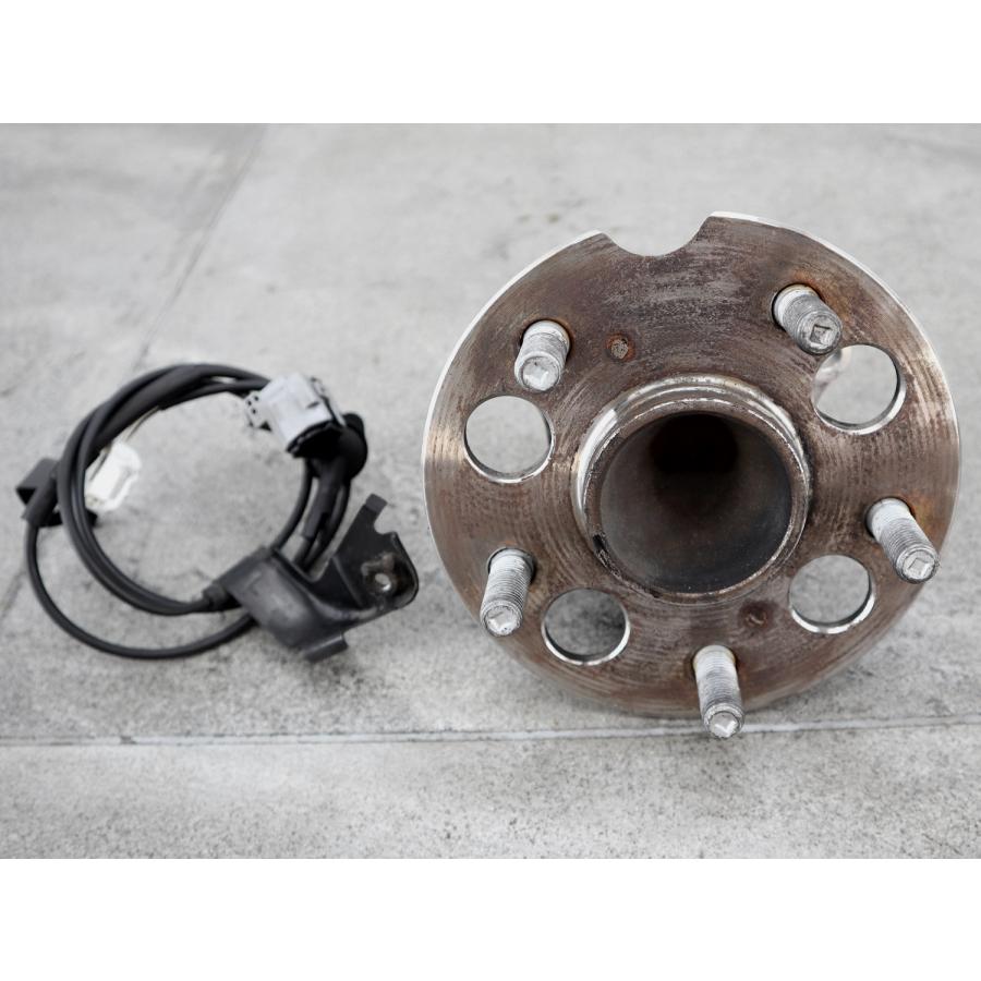 トヨタ ノア DBA-ZRR70G 前期 左リア ABS スピードセンサー （ハブベアリング センサー配線付き） ※42450-28040 ...