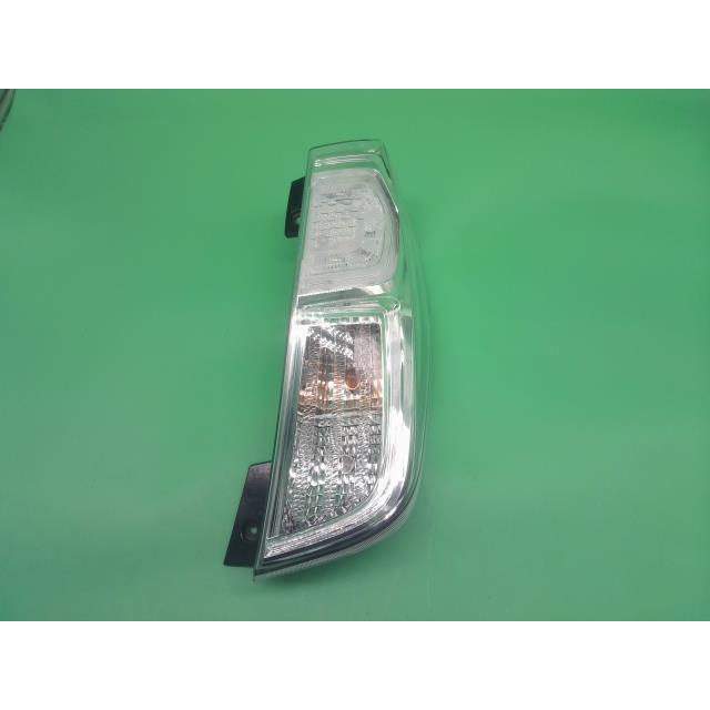 デイズルークス DBA-B21A 右テールランプ 1146-399 26550-6A02B : 241226000415500 : 近松商会 - 通販 - Yahoo!ショッピング